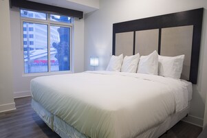 Suite-Estúdio Deluxe | Cortinas/cortinados opacos, quartos insonorizados 