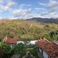 Quarto panorâmico | Cofres nos quartos, individualmente decorados