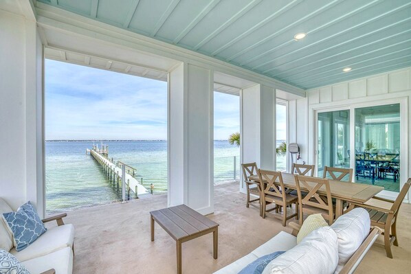 Luxury Water Front Home with a Private (Heated) Pool & Swim-up Bar ...