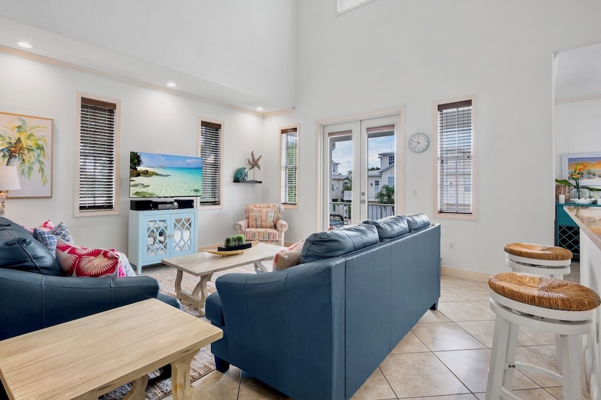 Holmes Beach Vacation Home With Pool, Ping Pong, And Tiki Bar! 6 Minutes To Beac - Anna Maria Island, FL