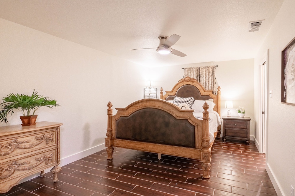 Pecan Pie - Charming Home On Channel W/ Gameroom - Kingsland, TX