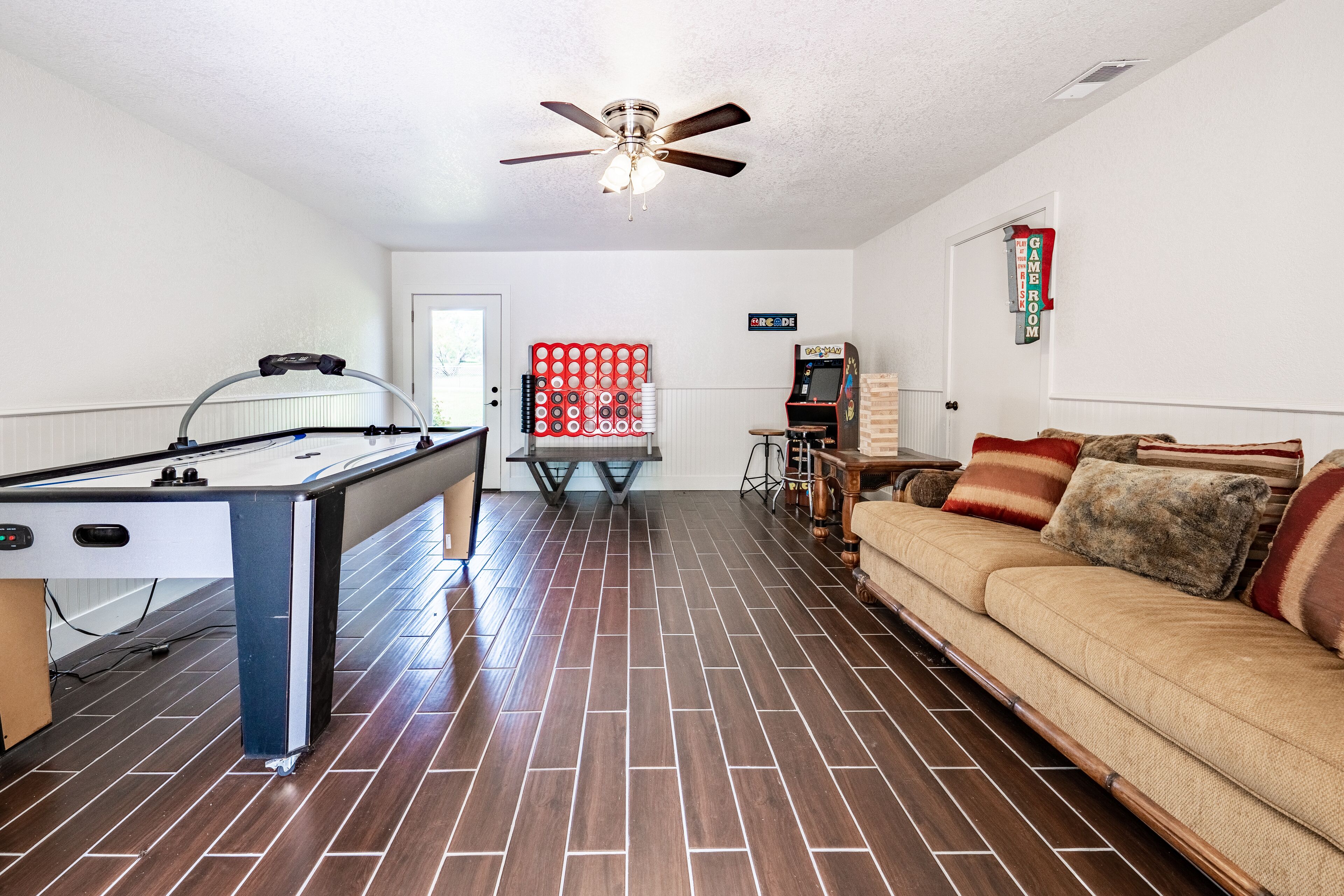 Pecan Pie -  Charming Home On Channel W/ Gameroom - Kingsland, TX