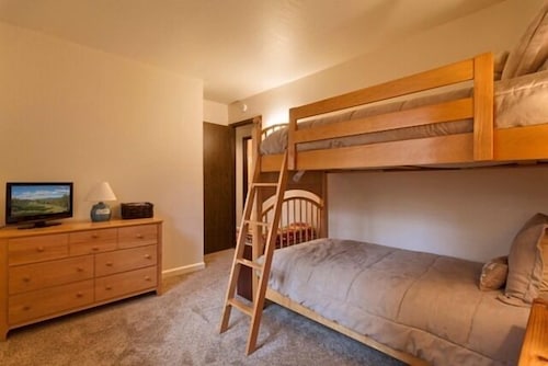 Knotty Pine Vacation Cabin By Redawning - Carnelian Bay, CA