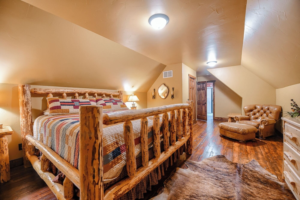 Foote Creek Lodge | 4 Bed, 3 Bath - Lead, SD