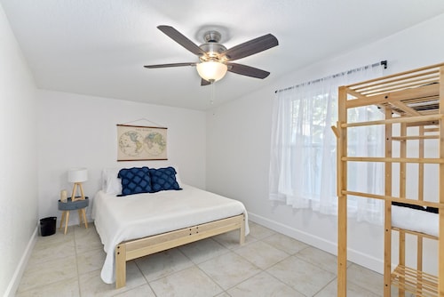 *Brand New* Perfect Location: Explore/dine/drink - Melbourne Beach, FL