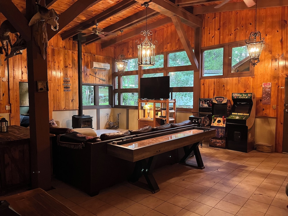 Big Sam Hangout!! 4 Bed 3.5 Bath South End With Rear Privacy Close To Ramp - Jasper, TX