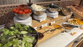 Café da manhã com buffet todos os dias (JPY 1500 por pessoa)