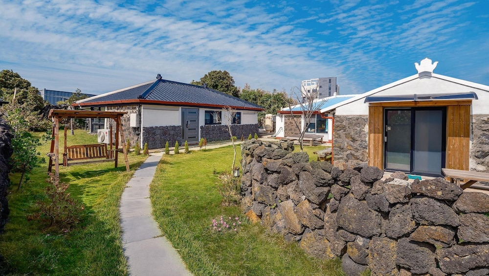 Pyeongdae Moons Stay Pension - Jeju-si