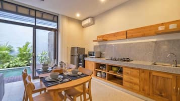 Vila luxo | Cozinha privada | Cooktop, torradeira, liquidificador