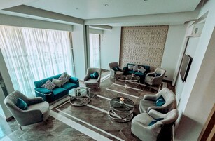 Área de estar no saguão