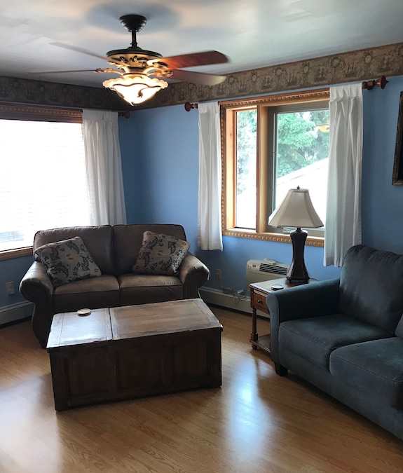 Covered Parking/3 Bedrooms, Sitting Room, Restroom W/laundry, Full Kitchen, Deck - South Dakota