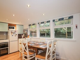 Casa de Campo | Cozinha privada | Um frigorífico, utensílios de cozinha 