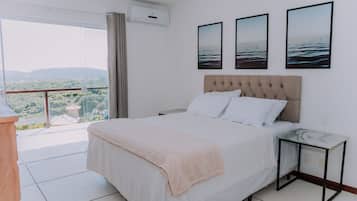 Quarto conforto, 1 cama Queen, vista para o mar | 2 quartos, camas com colchões pillow-top, frigobar, Wi-Fi de cortesia