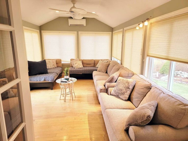 Spacious Getaway By Treehouse Brewery & Amazon Warehouse - Douglas State Forest, Douglas