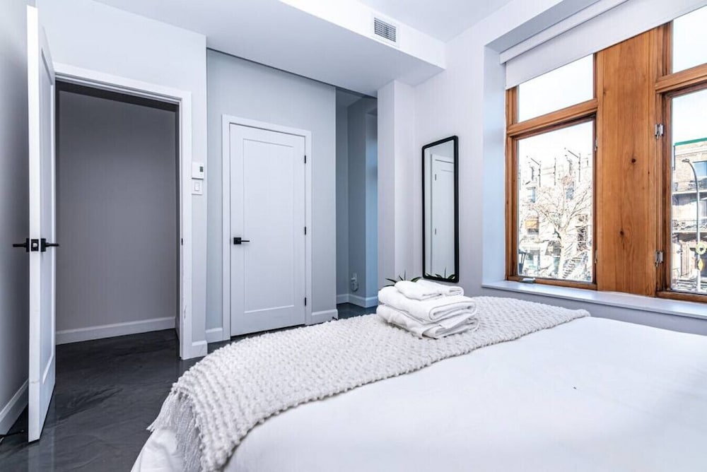 Massive 3 Bedroom Apartment In The Heart Of Le Plateau By Denstays - Montreal