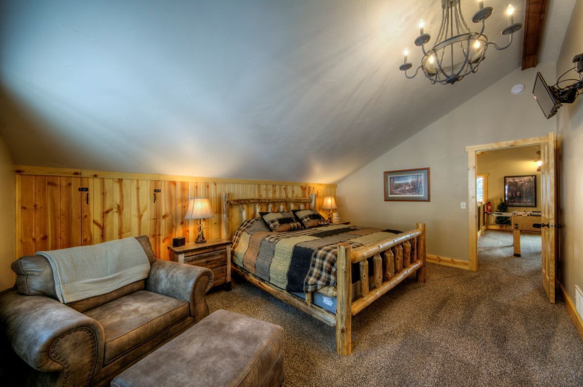 Goldy's Lodge  Modern Terry Peak Cabin With Hot Tub & Game Loft - South Dakota