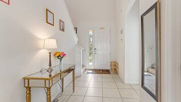 Villa, vários quartos | Interior