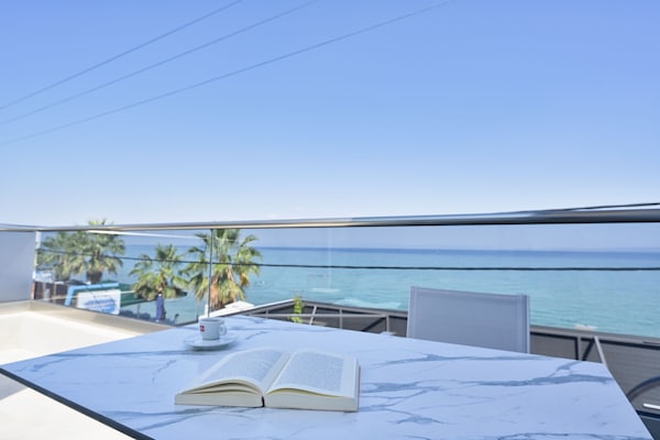 Sea View Junior Suite with Jacuzzi | Roupas de cama antialérgicas, cofres nos quartos, cortinas blackout