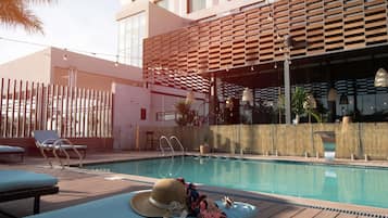 Piscina exterior sazonal