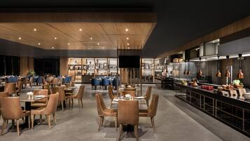 Pequenos-almoços, almoços, jantares servidos, cozinha internacional