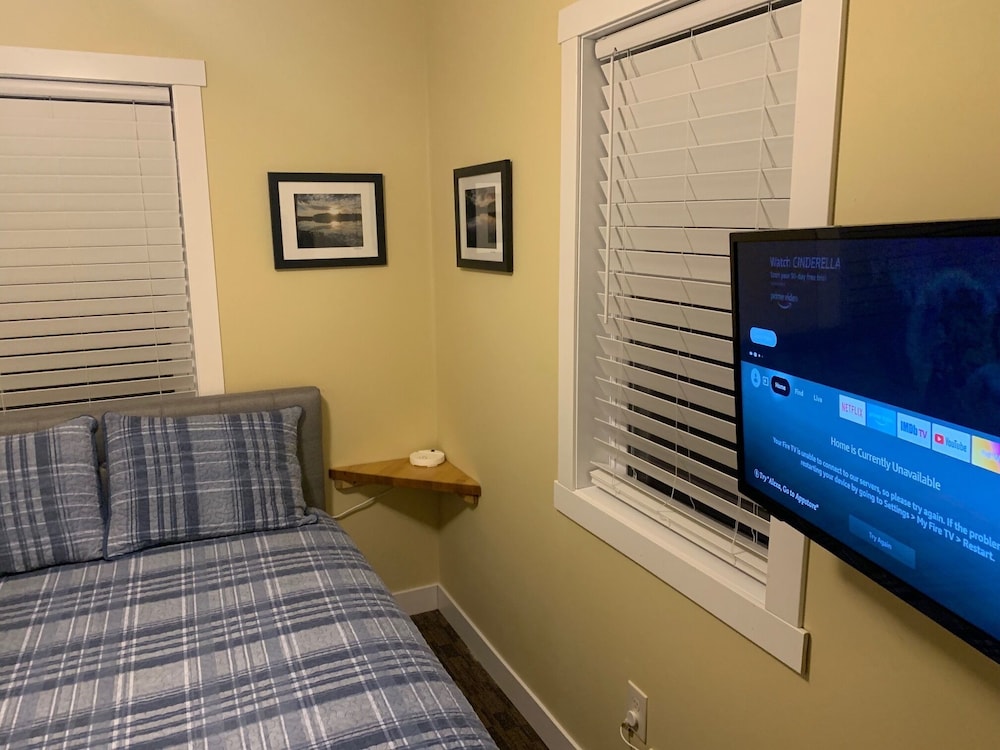 Cottage11: 2 Bedroom, Laundry, Rv Parking. Downtown & Msu.
Park At Your Door. - Lansing, MI