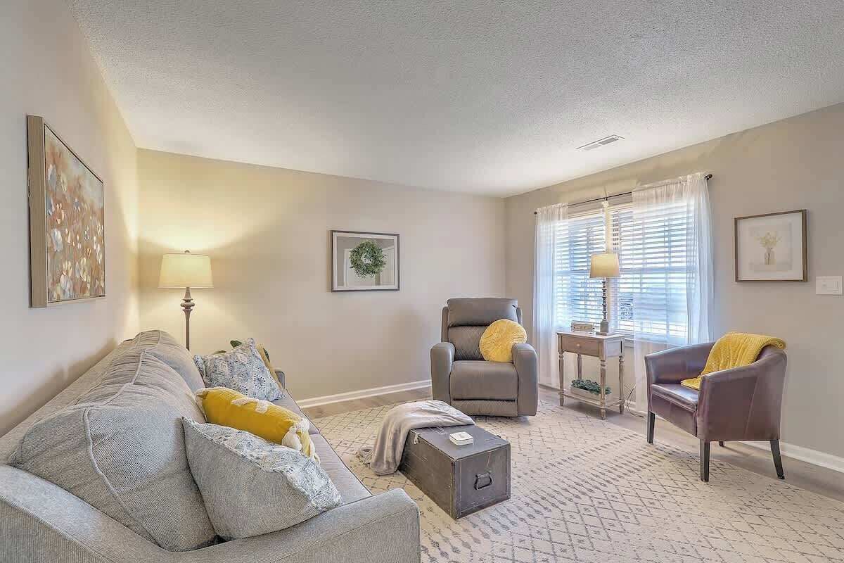 Stay Near All Chas Attractions, Quiet Comfort With Fenced Yard! - Goose Creek, SC