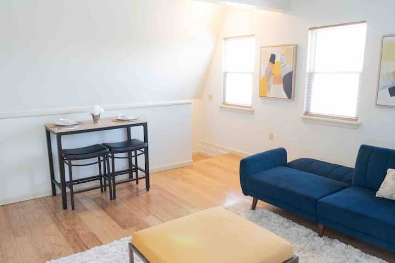 3rd Floor- Lovely, Spacious, Modern 1-bedroom Apt. - Dutchess County, NY