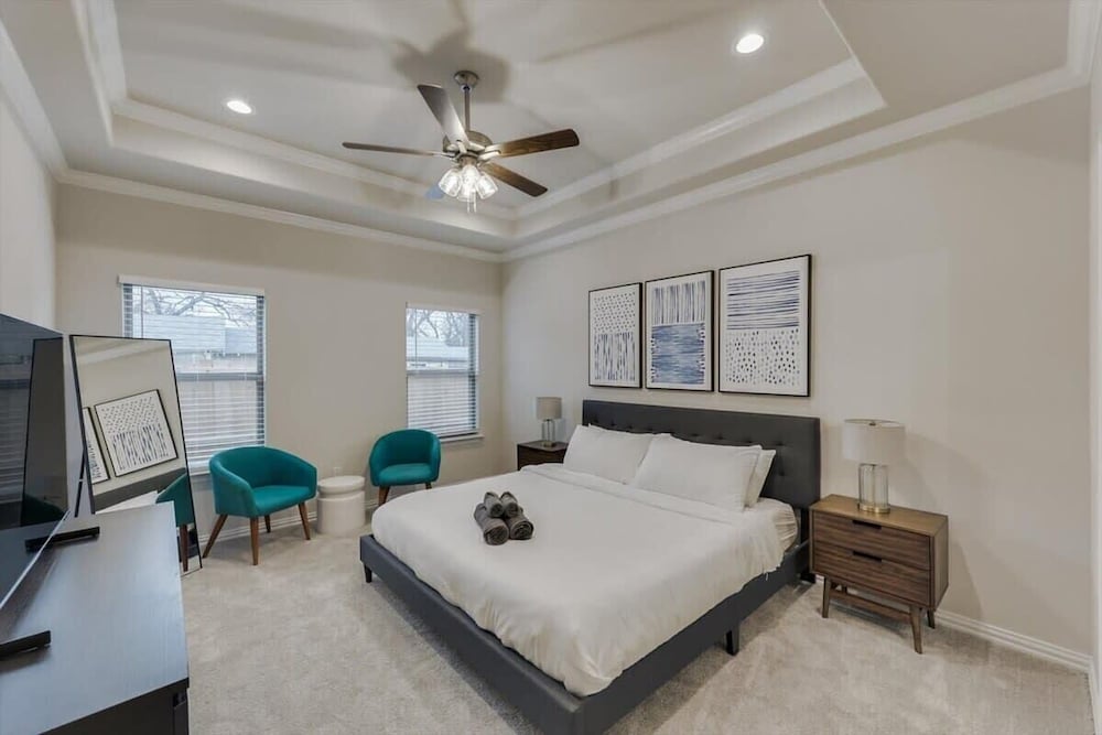 Your Vibrant Dallas Getaway Home - Dallas, TX