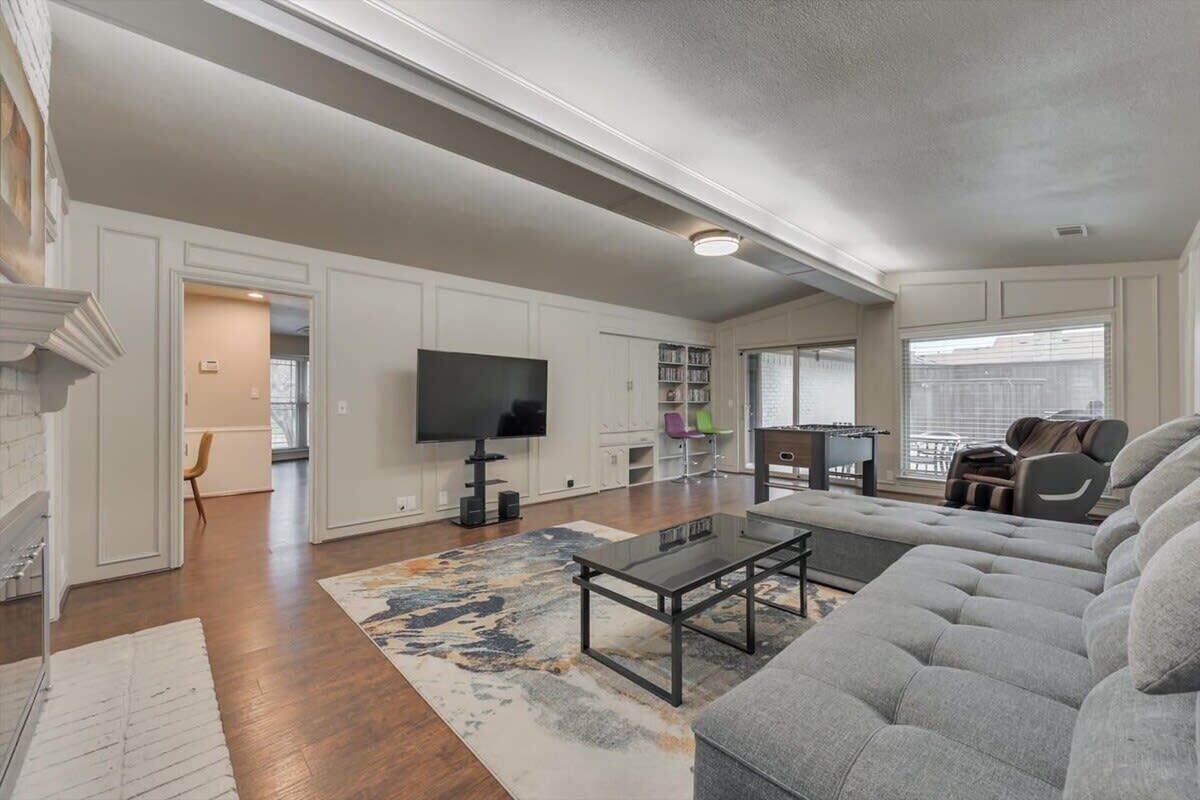 Spacious And Modern Home With Private Pool - Plano, TX