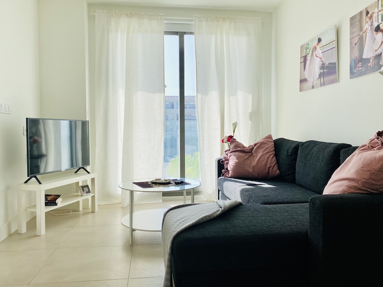 Large One Bedroom Apartment With Sea Views. Large Terrace. - Torrox