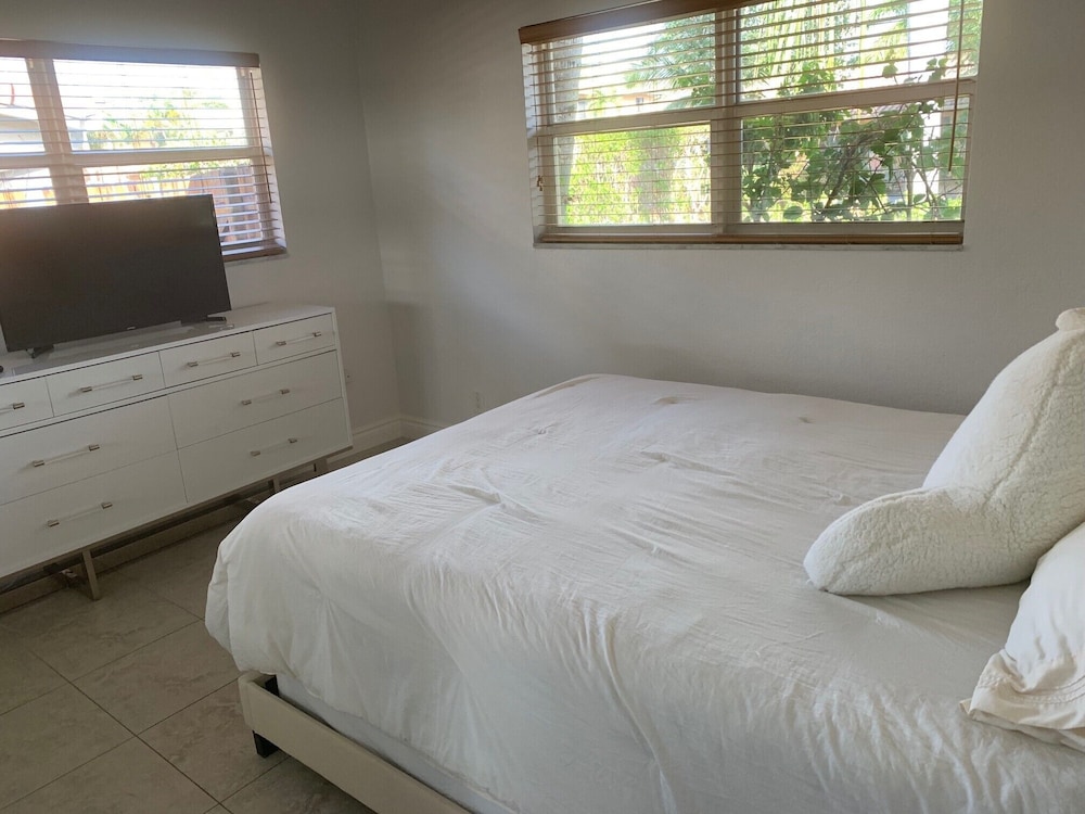 Waterfront Home With A Heated Pool 10 Min To The Beach - フォート・ローダデール, FL