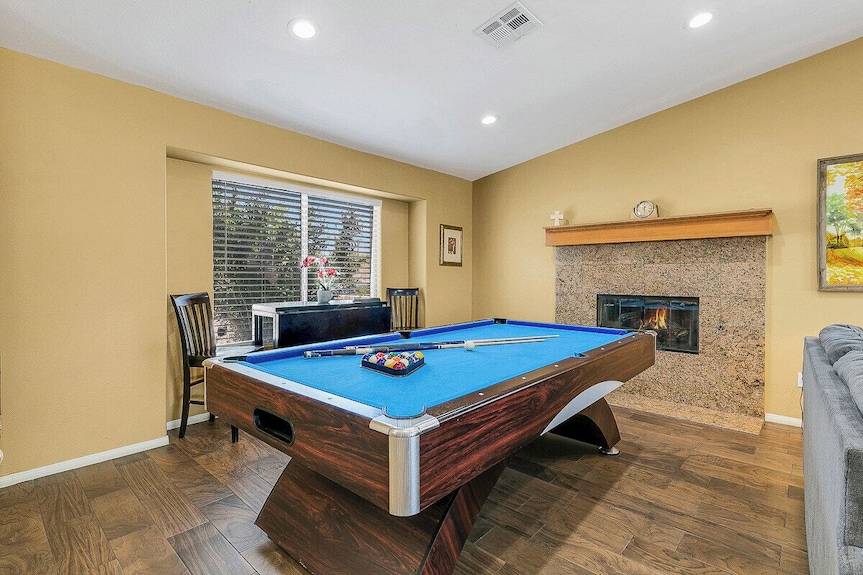 New ! Beautiful And Spacious 4 Bedroom House! Big Backyard! Pool / Spa ! - California