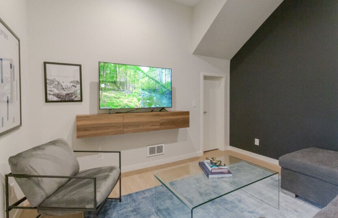 Stunning Views From This Modern Hood Canal Retreat - Shelton, WA