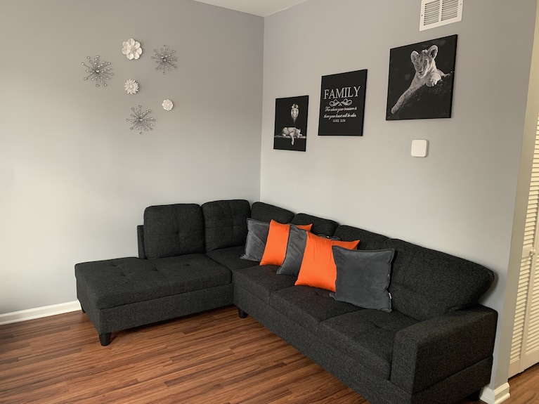 Comfy 4 Bedroom Apartment In The Center Of Chicago! 15 Mins From Downtown! - ハモンド, IN