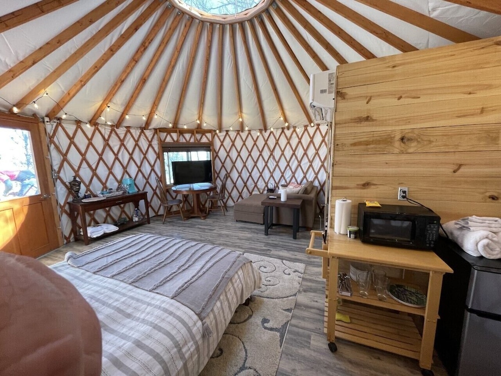 Luxury Yurt - Cool, TX