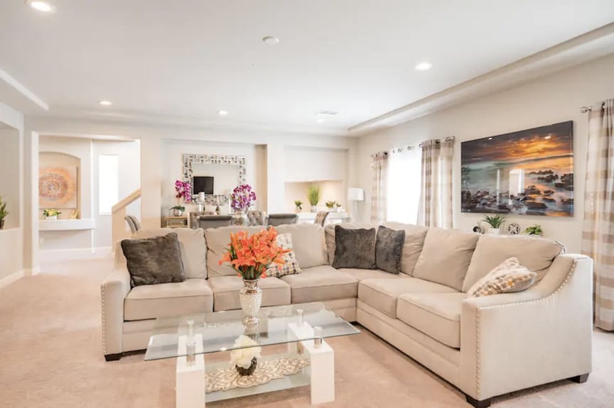 Luxurious & Comfy Home Away From Home, Minutes Away From The Strip! - Las Vegas Strip, NV