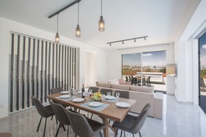 Villa, 4 quartos, piscina privativa, vista para o jardim | Restaurantes