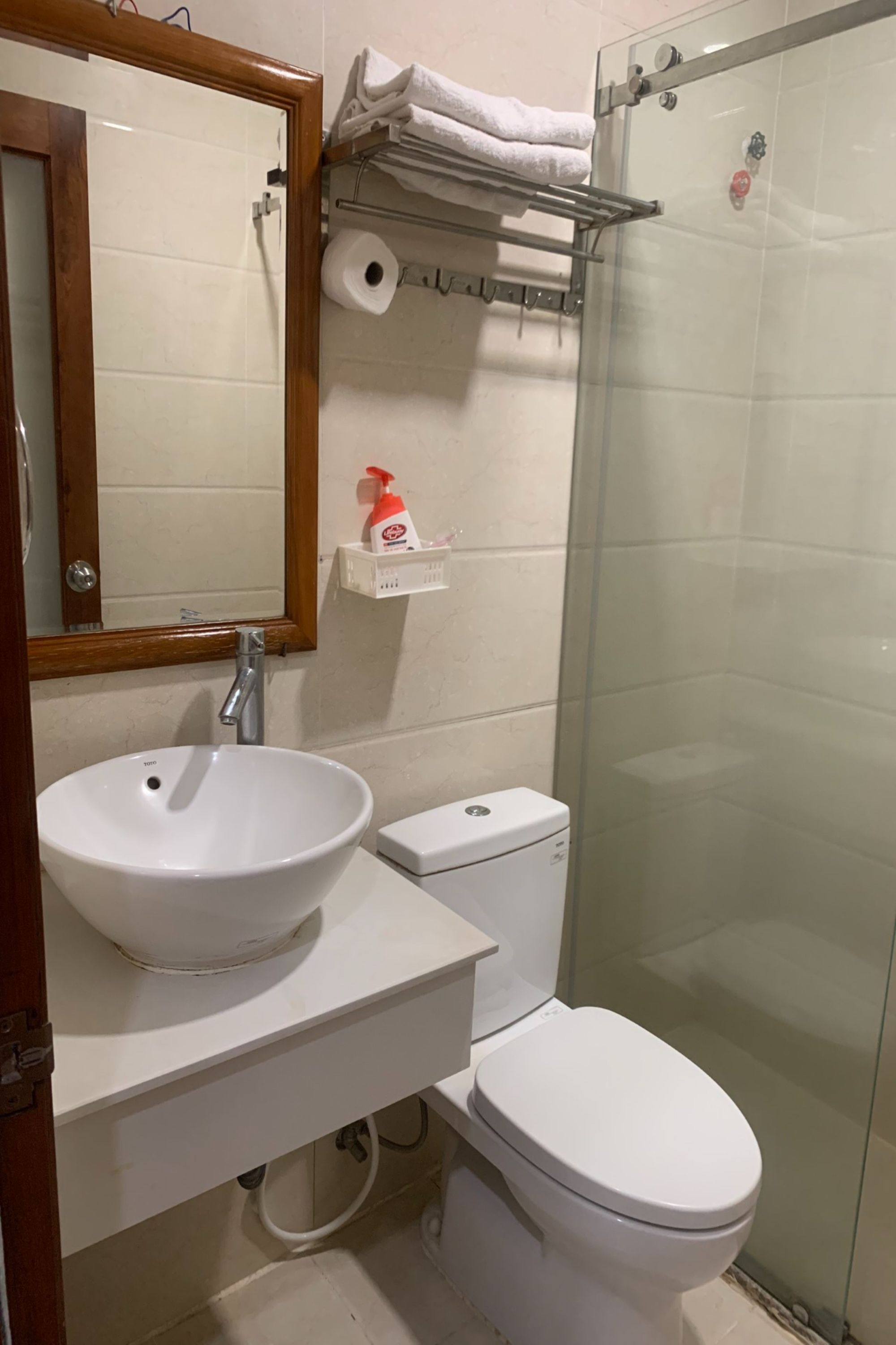 Quarto Deluxe | Casa de banho | Um polibã, artigos de higiene pessoal grátis, um secador de cabelo 
