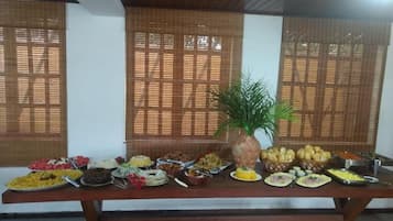 Pequeno-almoço tipo buffet diário incluído