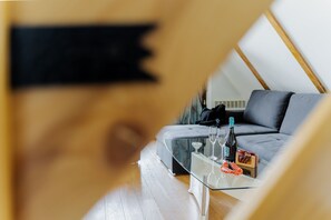 Apartamento Exclusivo, 3 quartos, sauna | Sala de estar | Televisor LED de 42 polegadas com canais por cabo, televisor