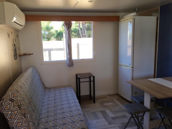 Homerez - Superbe Maison Pour 5 Pers. Avec Piscine, Jardin Et Terrasse à Arles - Arles