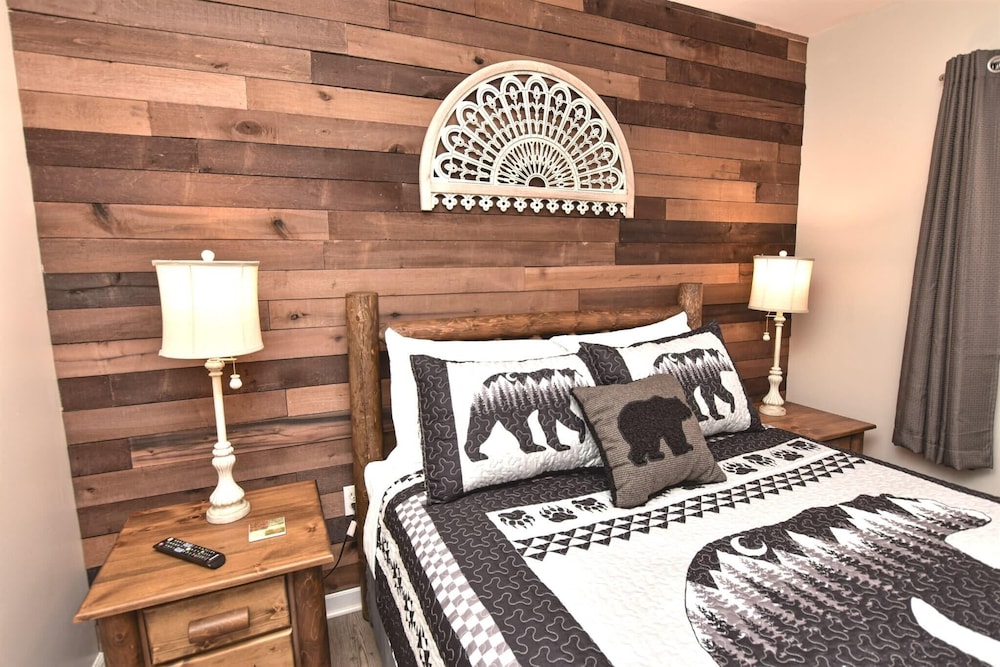 5min Walk To Gburg/newly Renovated/mtn-city Views - Gatlinburg, TN