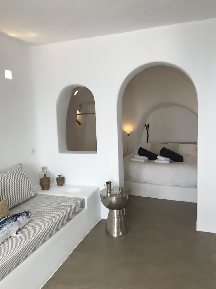 Sunset Cave House - Santorini
