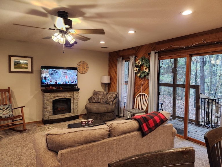 Secluded Cabin Getaway With Firepit - Stockton Lake, MO