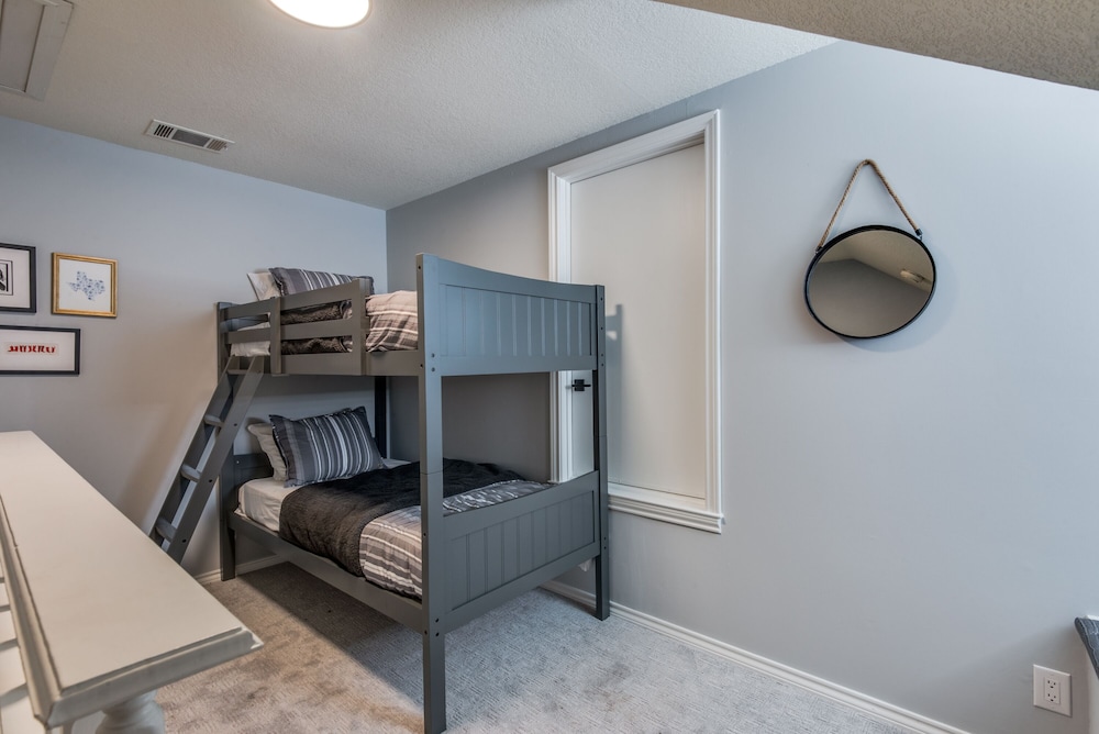 Fun 3 Bedroom Lakehouse - Denton