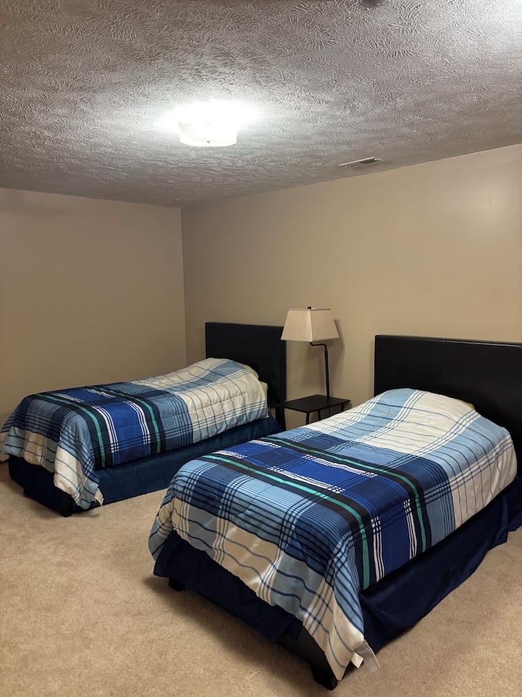 Entire Elegant Single-family House In Upscale Neighborhood & Convenient Location - Lincoln, NE