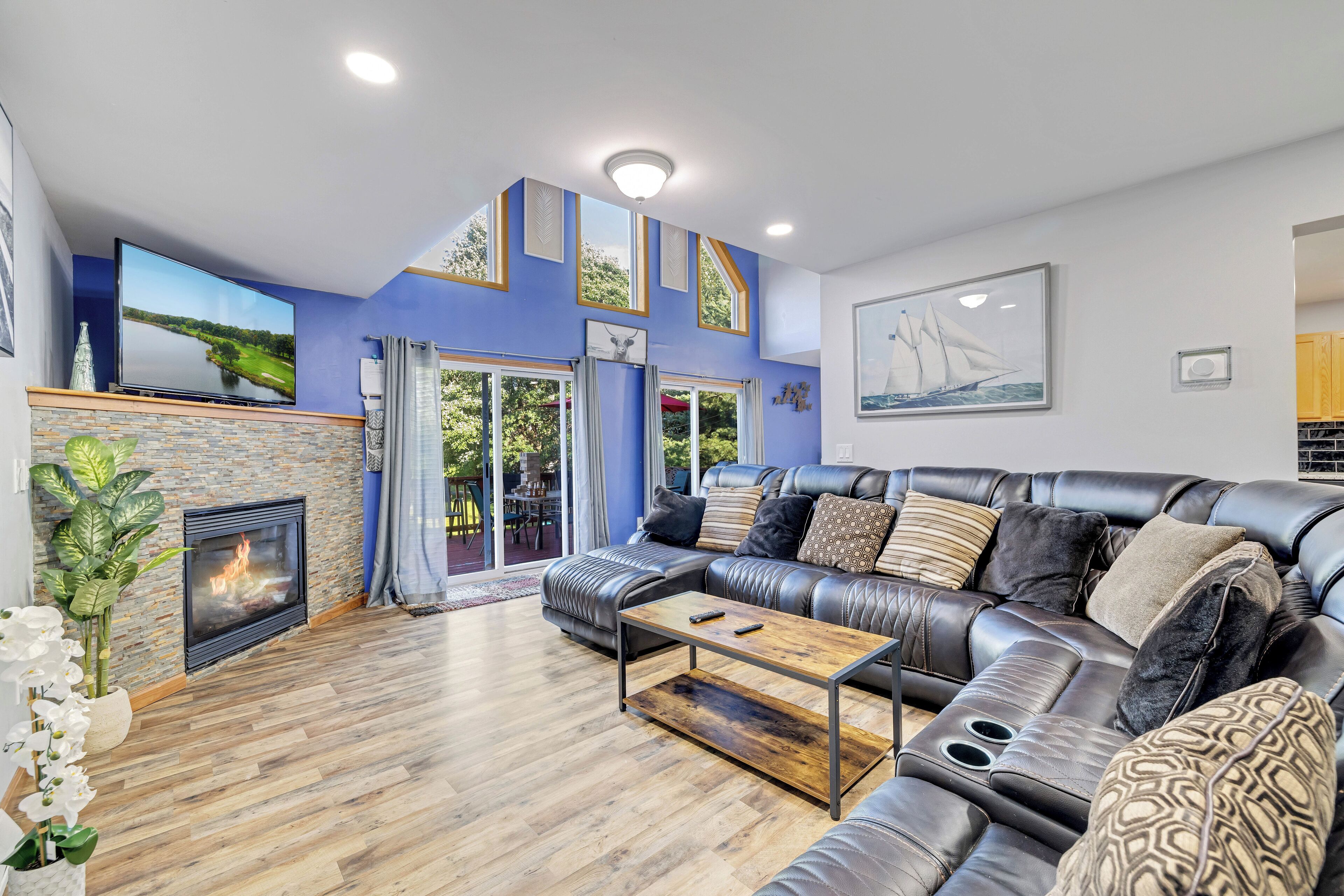 "Pocono Antilia" 7 Br Chalet Sleep 18 W/hot Tub, Sauna & Game Room - Pennsylvania