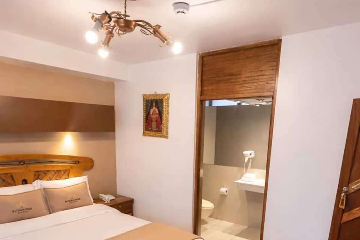 Quarto casal | Roupas de cama antialérgicas, ferros/tábuas de passar roupa