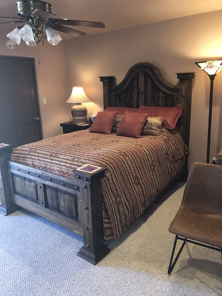 Quiet, Off The Grid With Mountain Vista’s - Santa Fe, NM