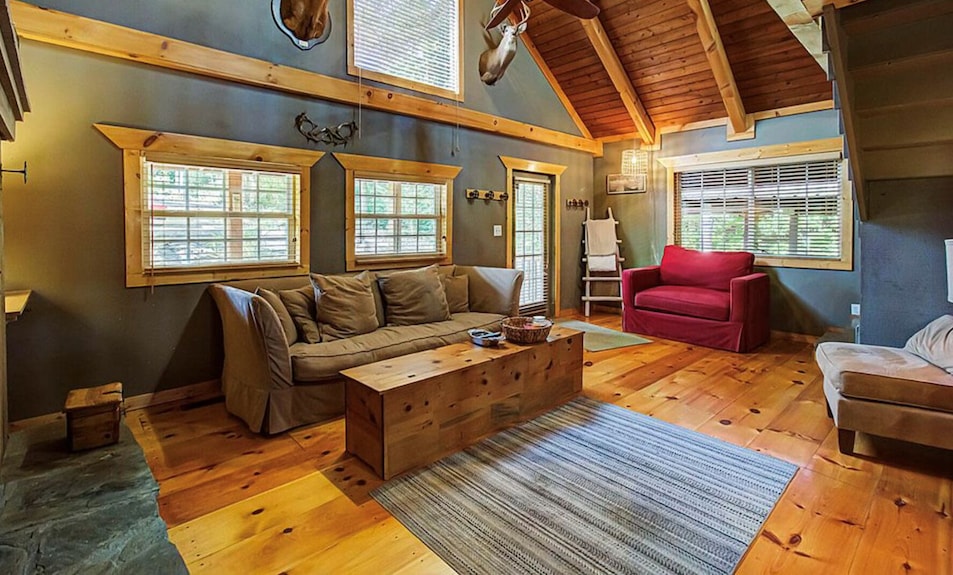 Cozy Cabin With Mountain Views And Easy Access To All Attractions - Gatlinburg, TN